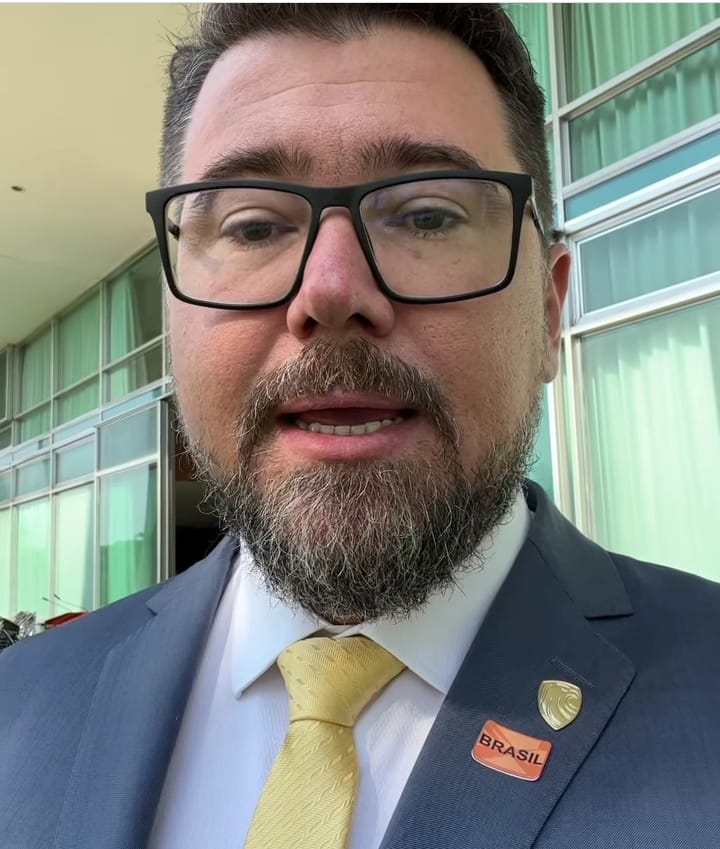 Deputados defensores da política armamentista protestam